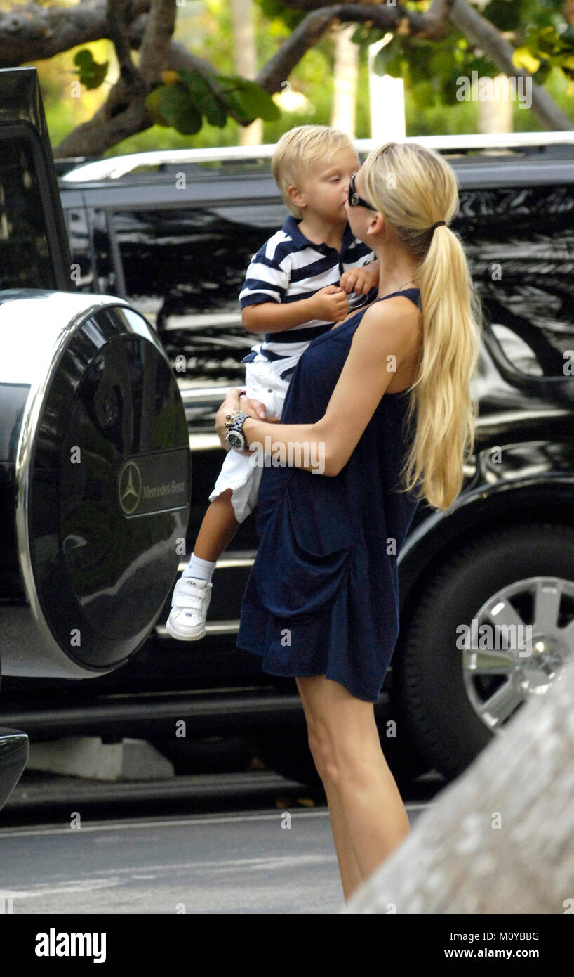 Anna kournikova and brother hi-res stock photography and images - Alamy