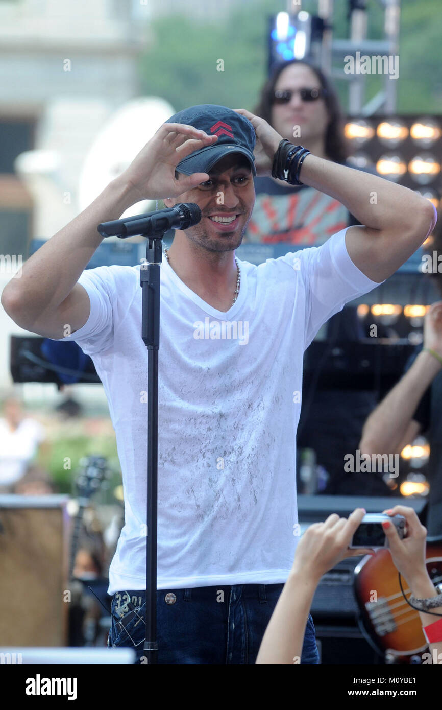 NEW YORK - JULY 16: Latin Heartthrob, singer Enrique Iglesias performs ...