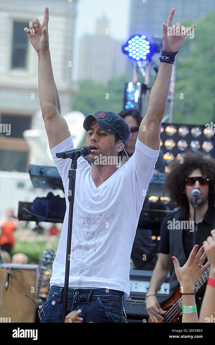 NEW YORK - JULY 16: Latin Heartthrob, singer Enrique Iglesias performs ...