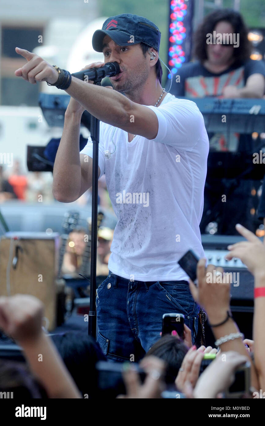 NEW YORK - JULY 16: Latin Heartthrob, singer Enrique Iglesias performs ...