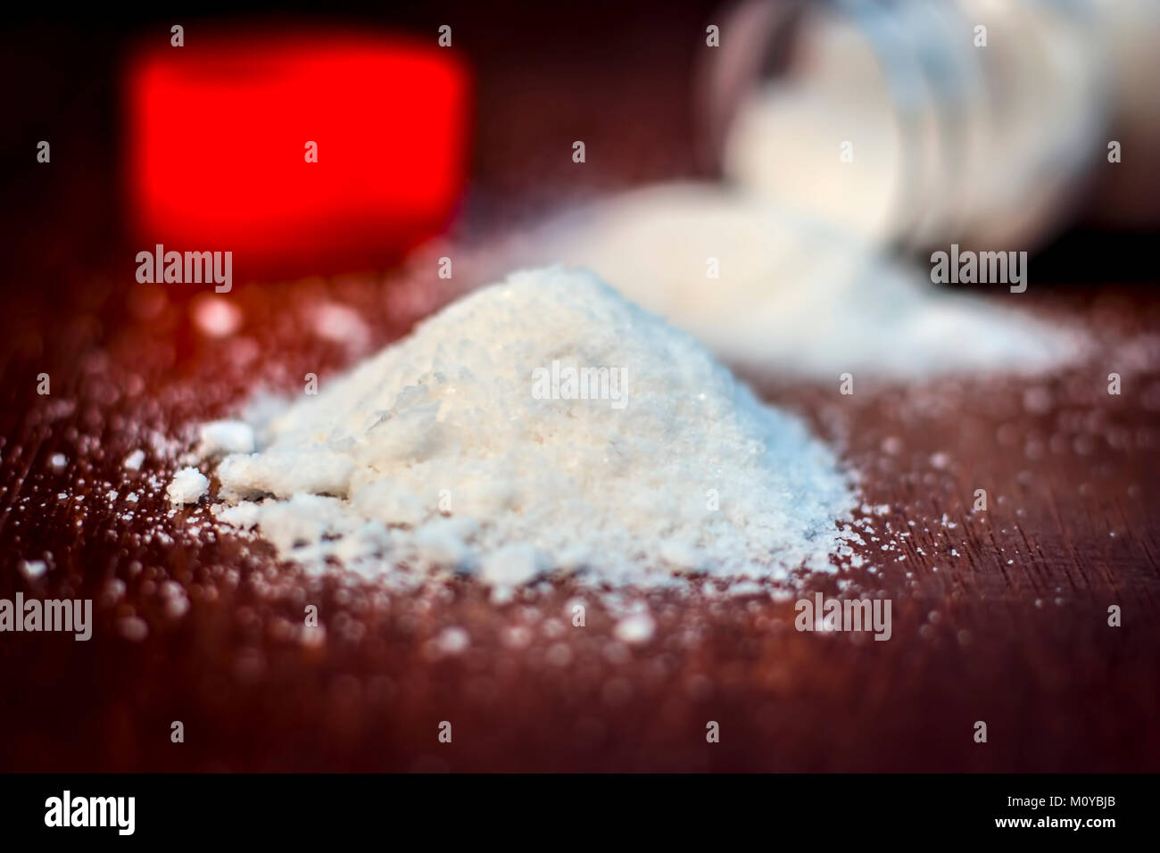 Salt and pepper sprinkler hi-res stock photography and images - Alamy