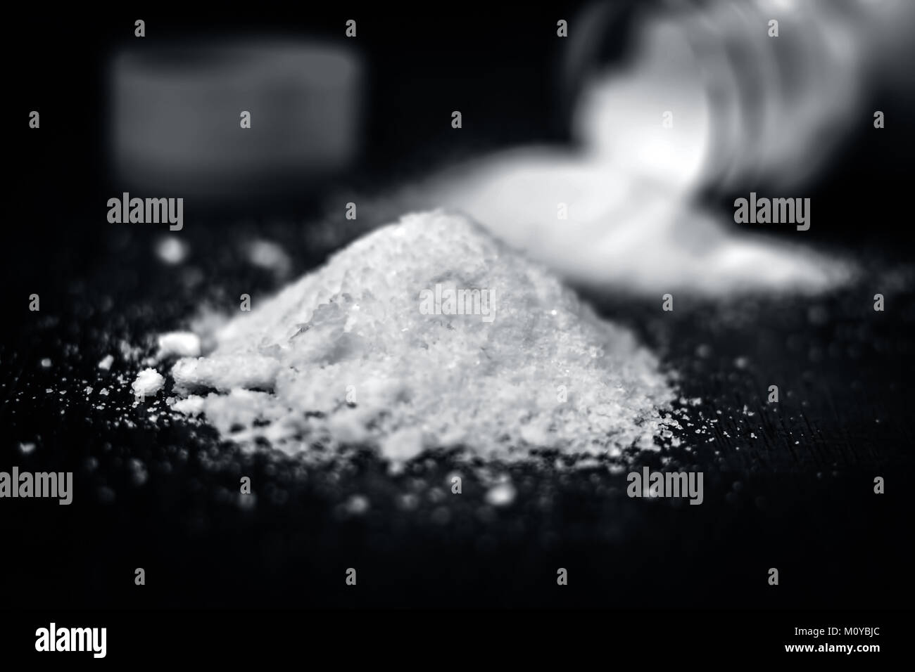 Salt and pepper sprinkler hi-res stock photography and images - Alamy