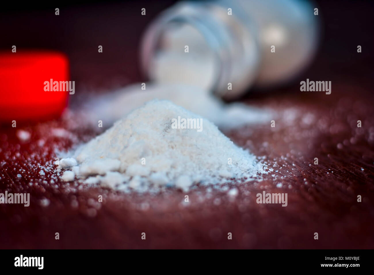 Salt and pepper sprinkler hi-res stock photography and images - Alamy