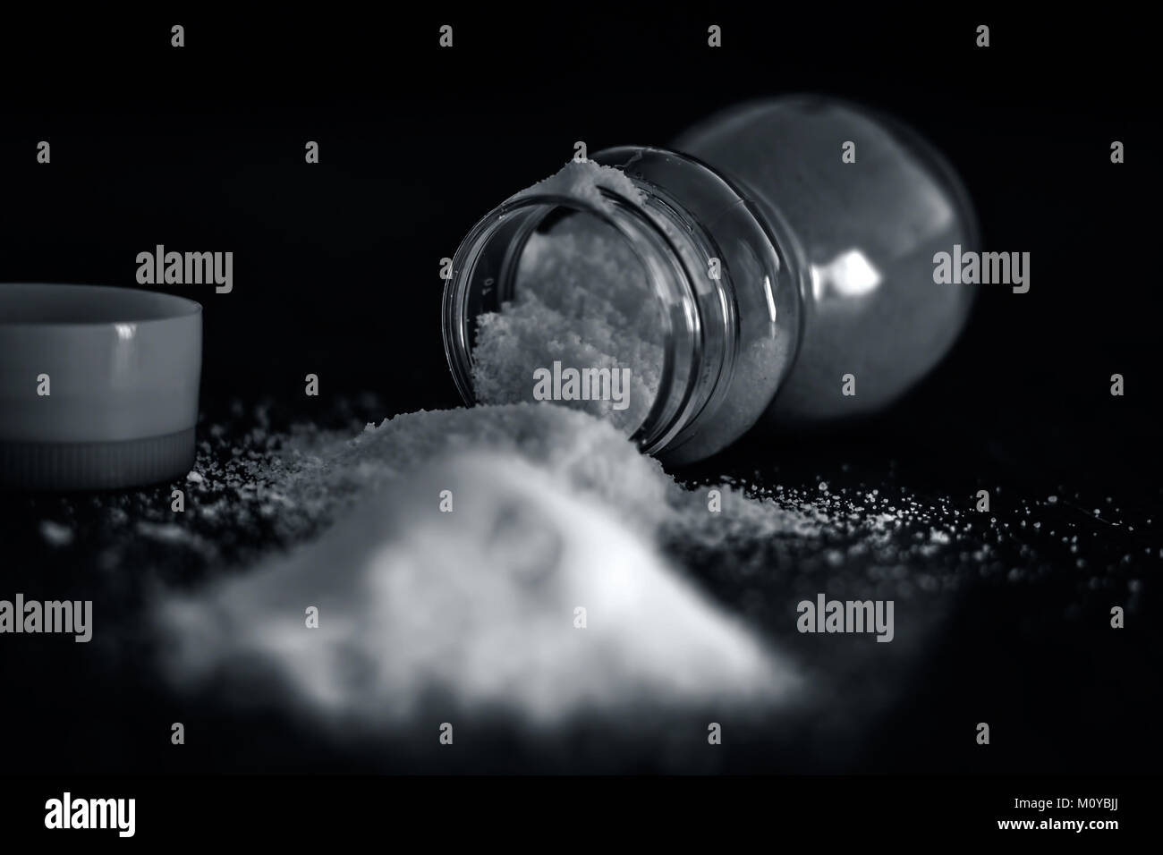 Salt and pepper sprinkler hi-res stock photography and images - Alamy