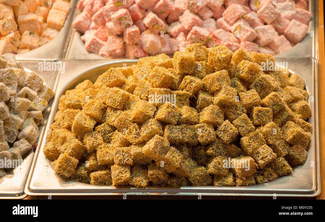 Traditional turkish delight at the bazaar Stock Photo - Alamy
