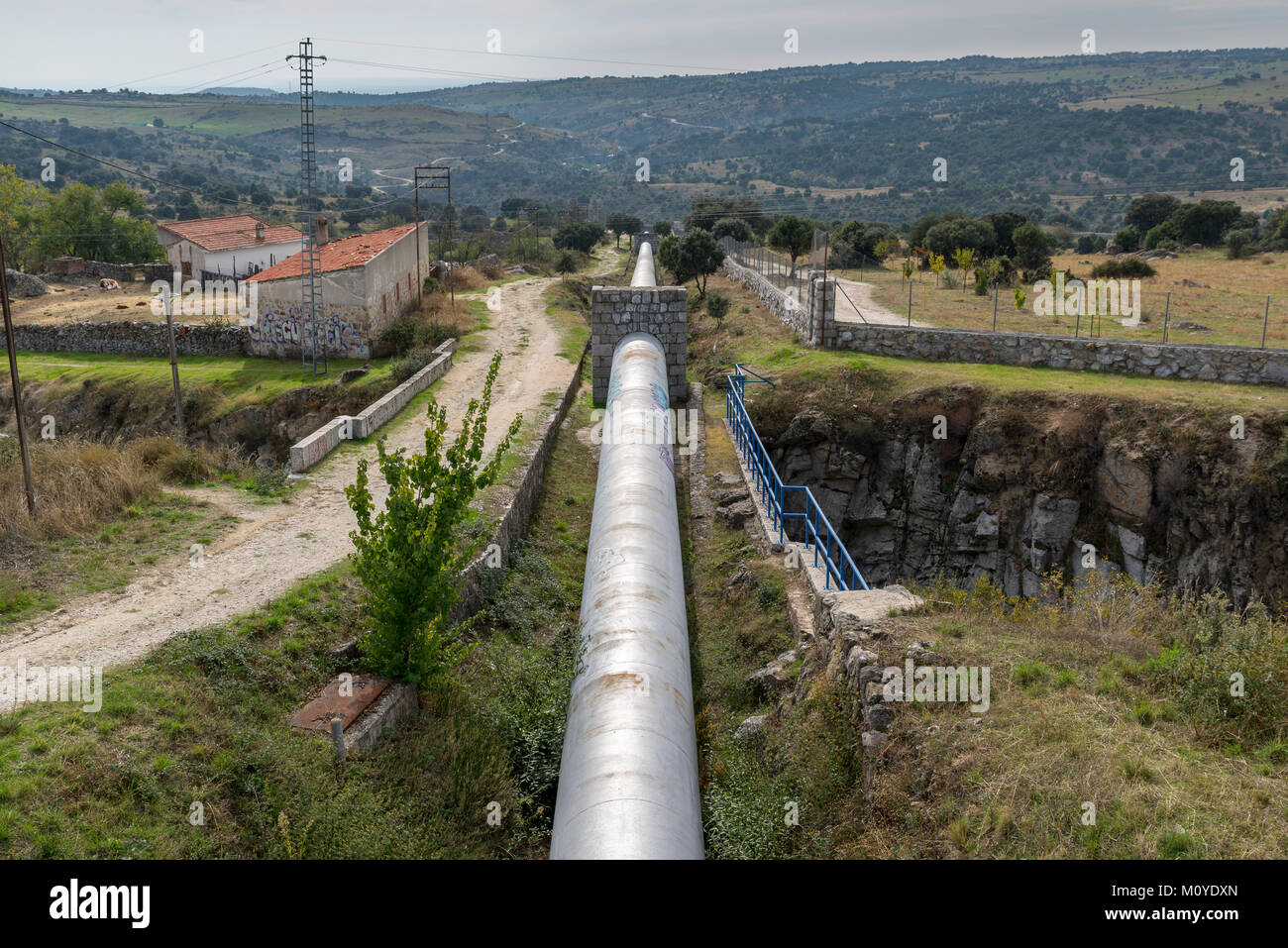 Water pipeline for drinking water supply to the Community of Madrid ...