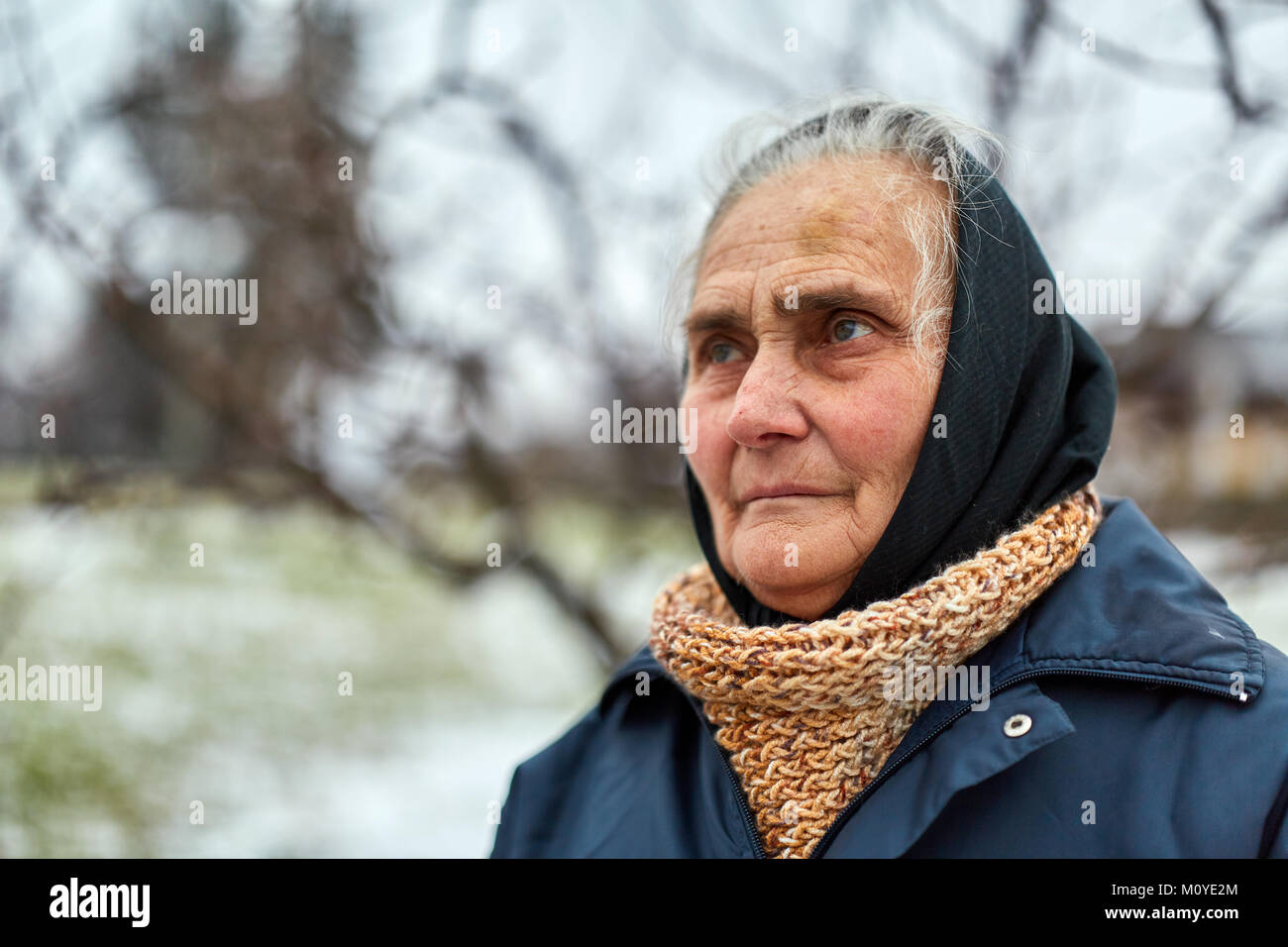 Senior woman thinking countryside hi-res stock photography and images ...