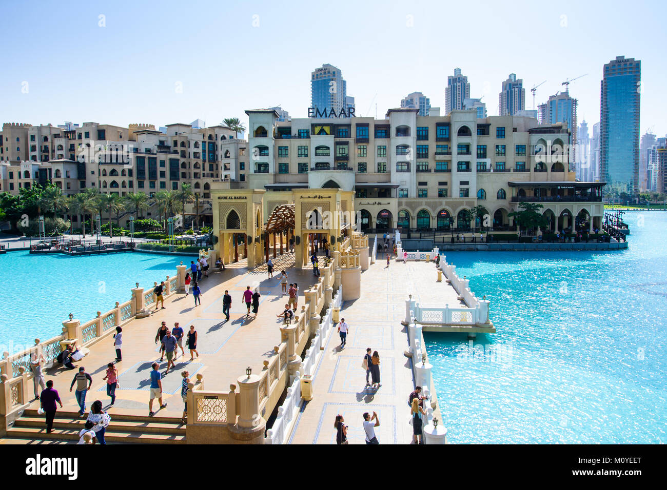 DUBAI, UNITED ARAB EMIRATES - OCTOBER 13, 2017: Dubai mall fountain ...