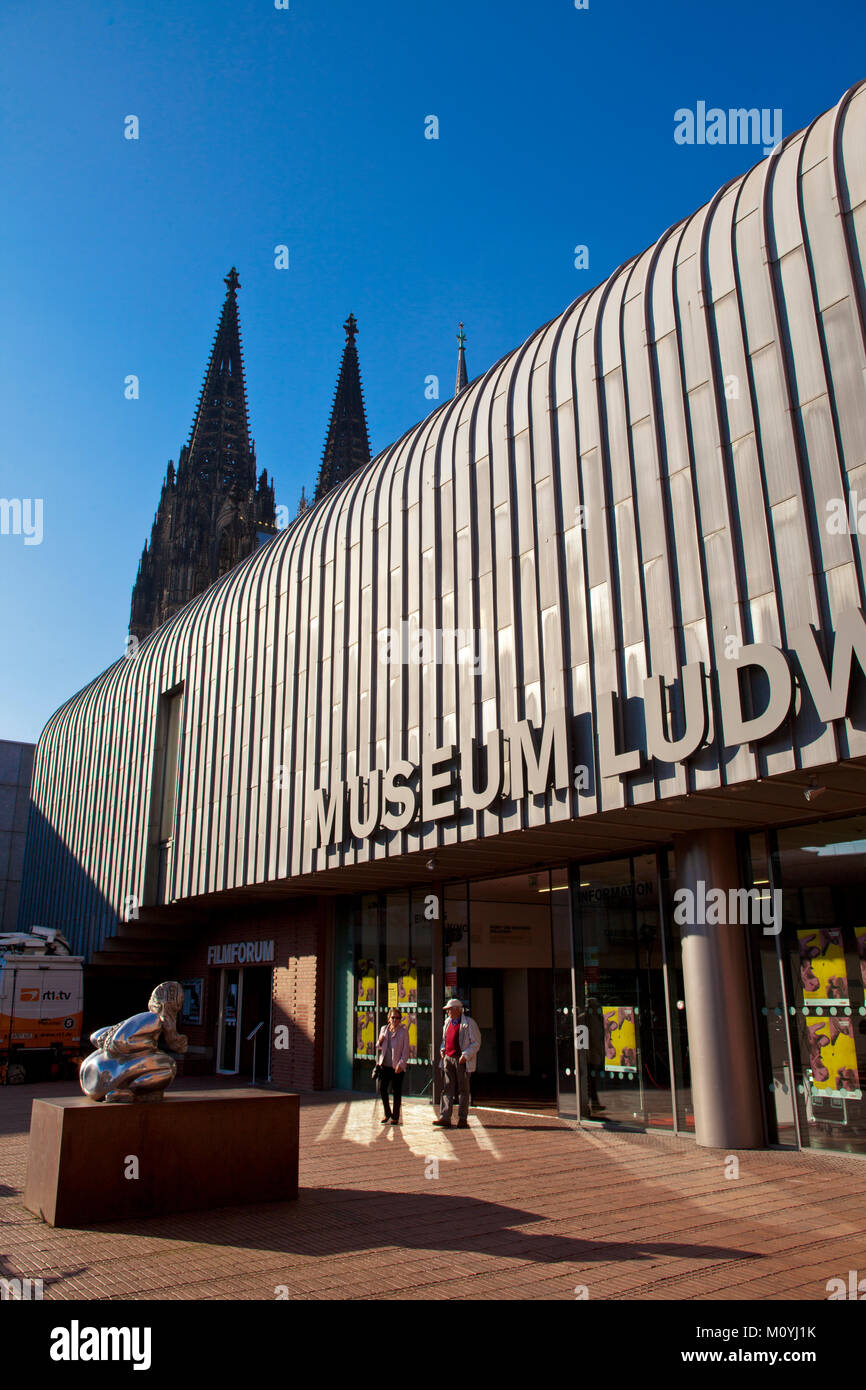 Germany, Cologne, the Museum Ludwig and the steeples of the cathedral ...