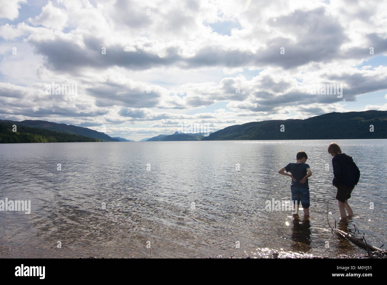 Children paddling hi-res stock photography and images - Alamy