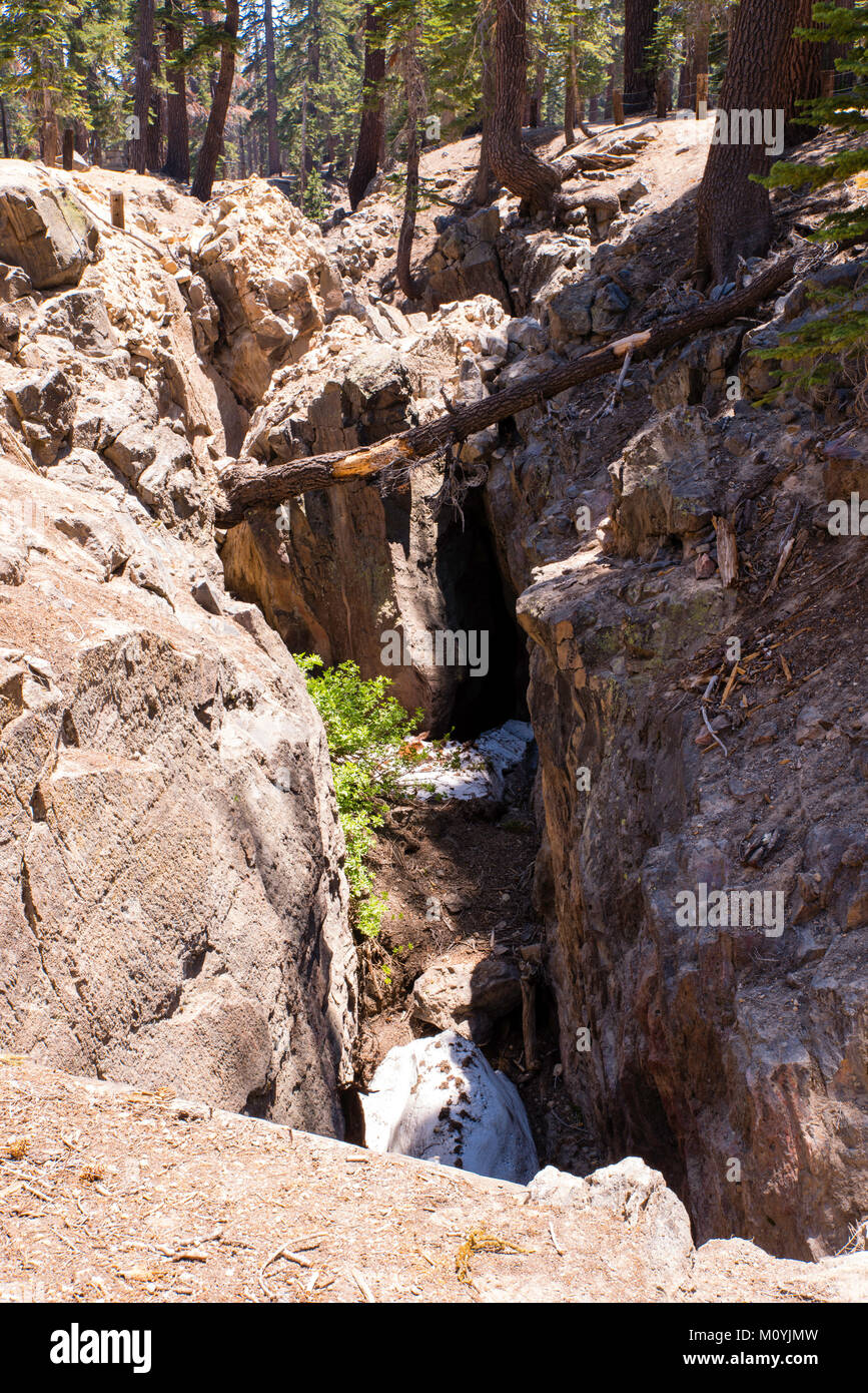 Earthquake fault nevada hi-res stock photography and images - Alamy