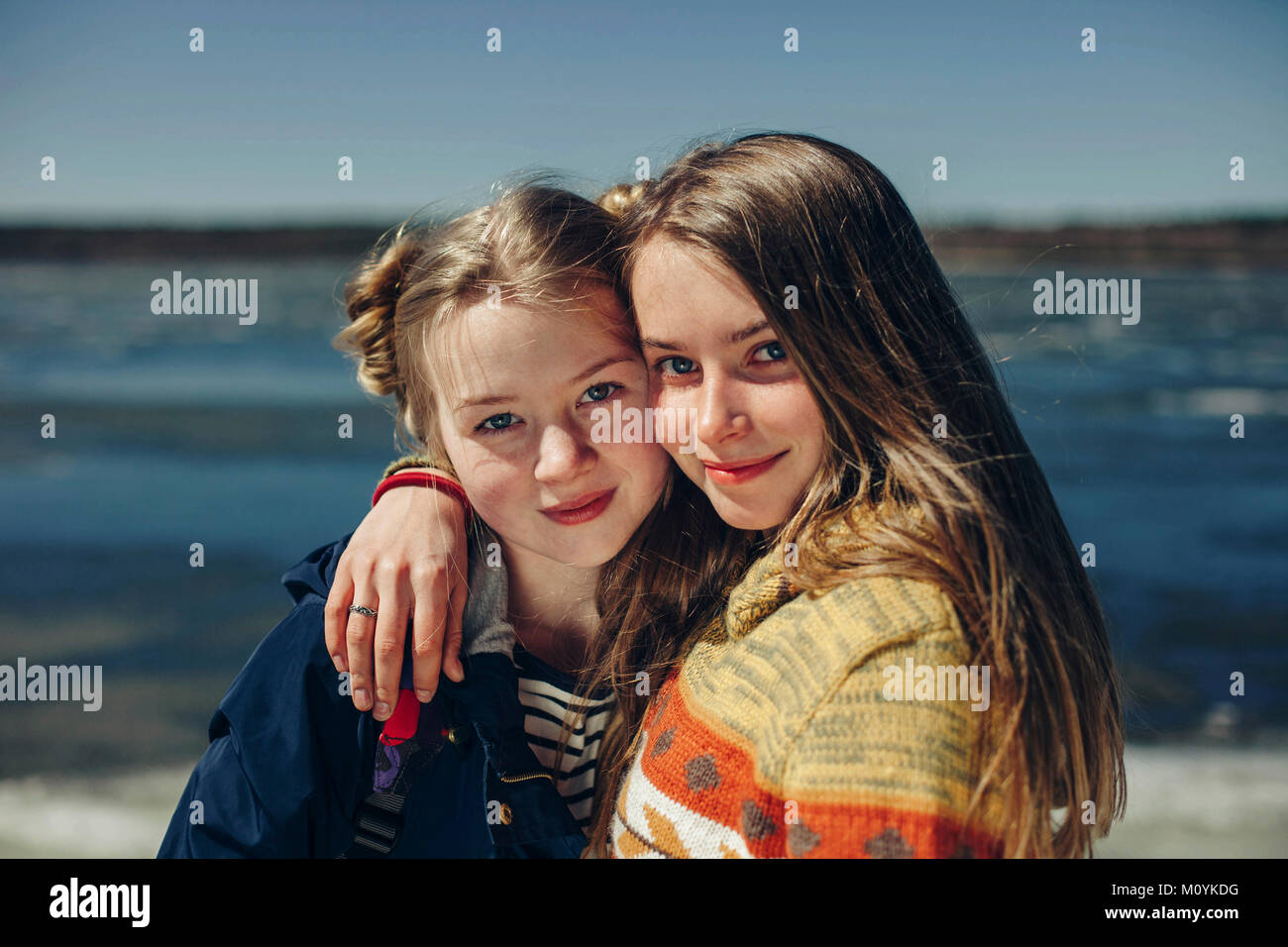 Caucasian sisters hugging hi-res stock photography and images - Alamy
