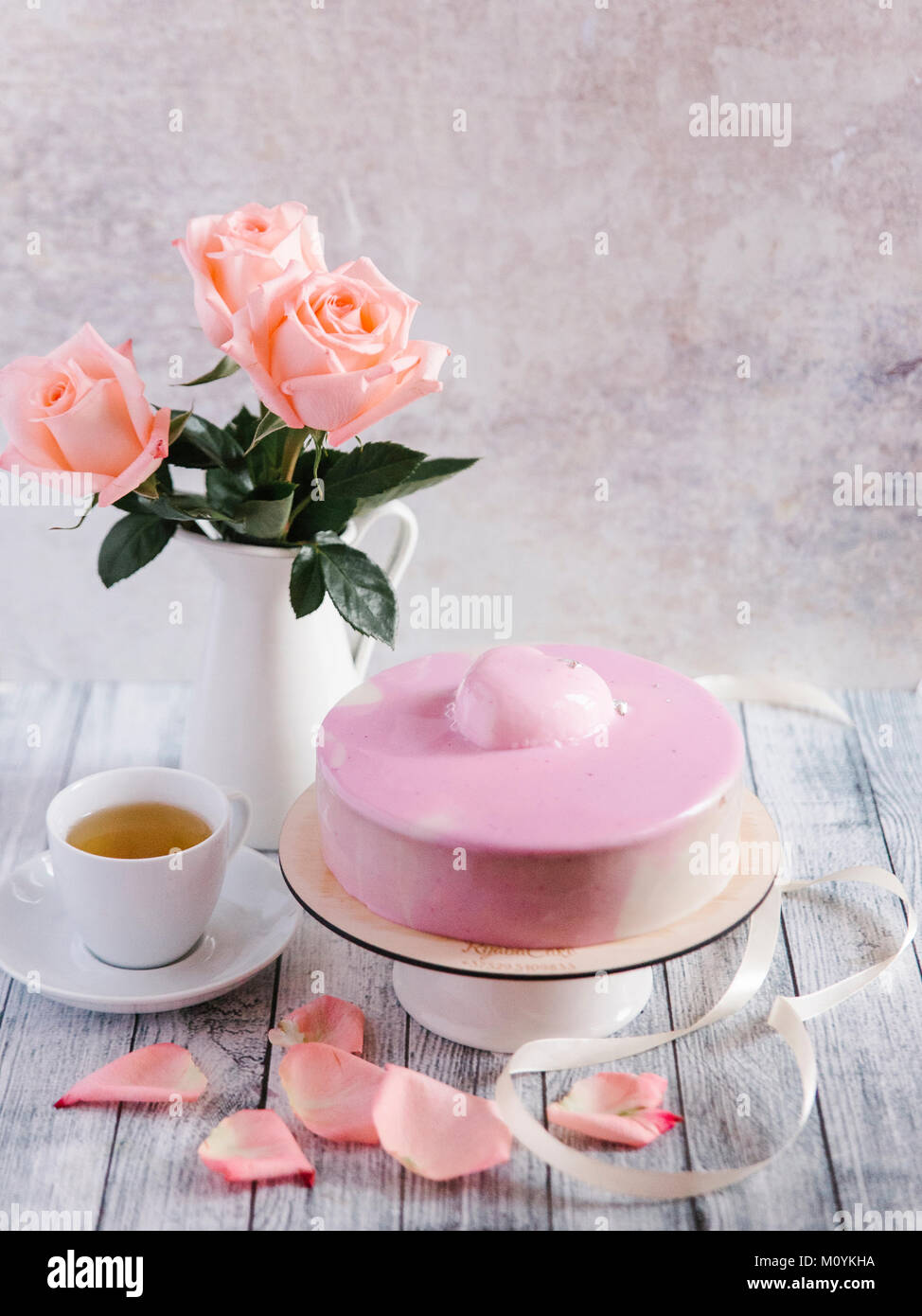 Tea party gathering hi-res stock photography and images - Alamy