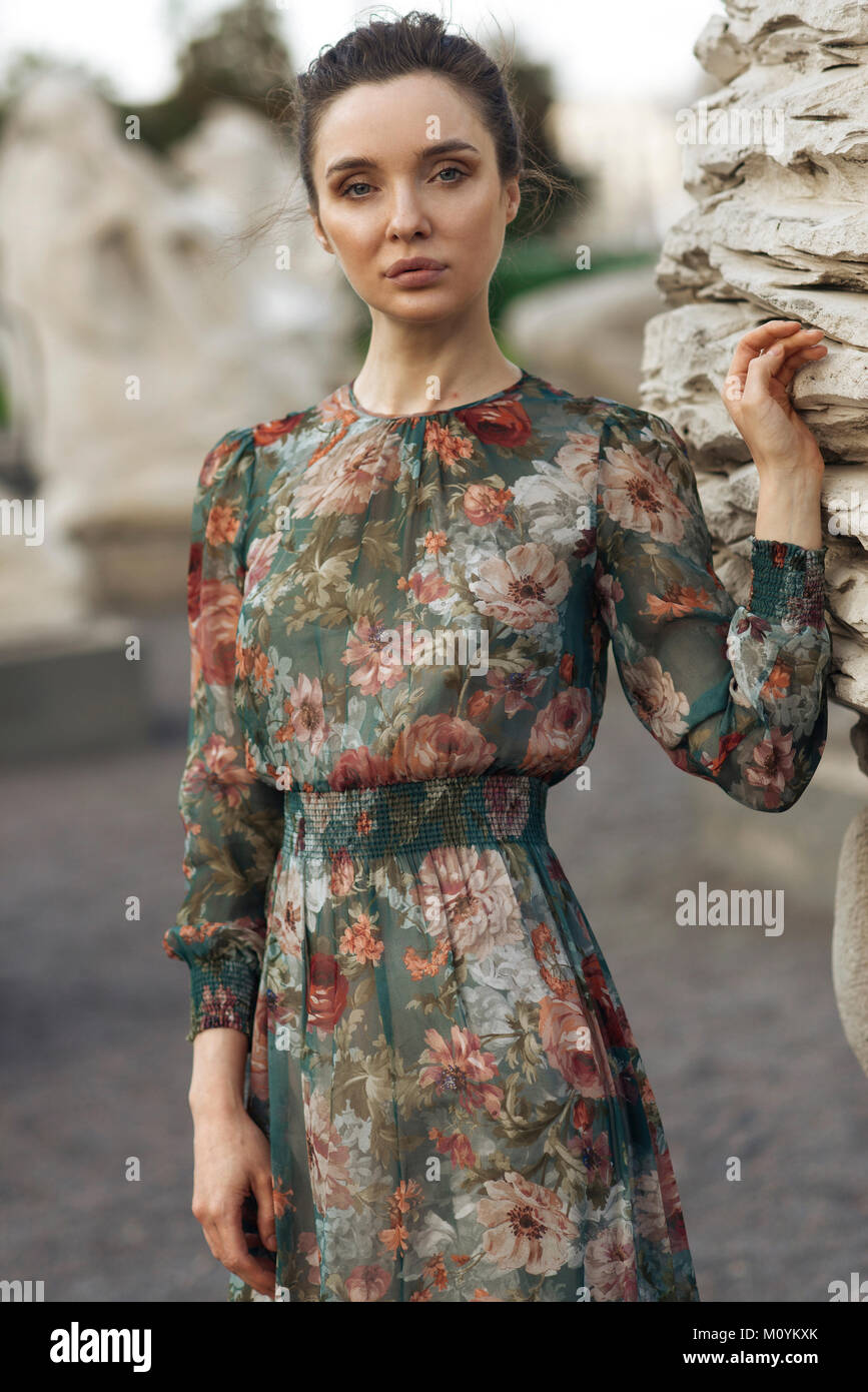 Woman leaning on statue hi-res stock photography and images - Alamy