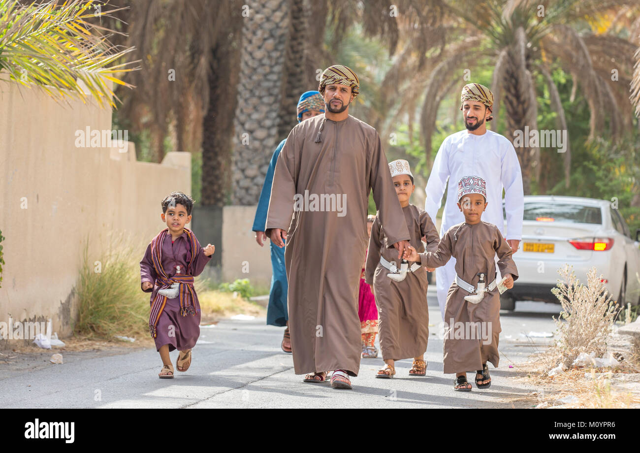 Traditional arabic family hi-res stock photography and images - Alamy