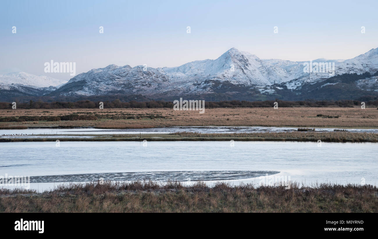 Beautiful Winter landscape image of Mount Snowdon and other peaks in ...