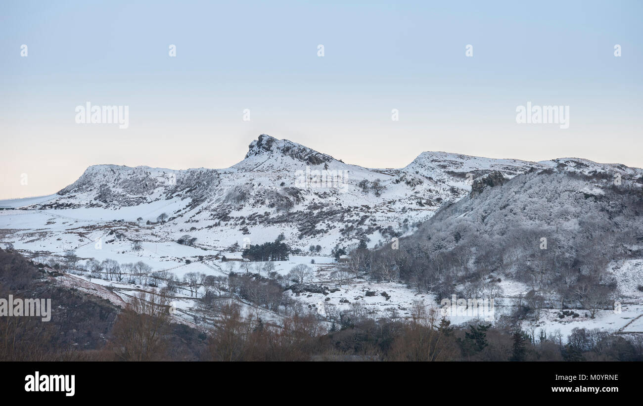 Beautiful Winter landscape image of Mount Snowdon and other peaks in ...