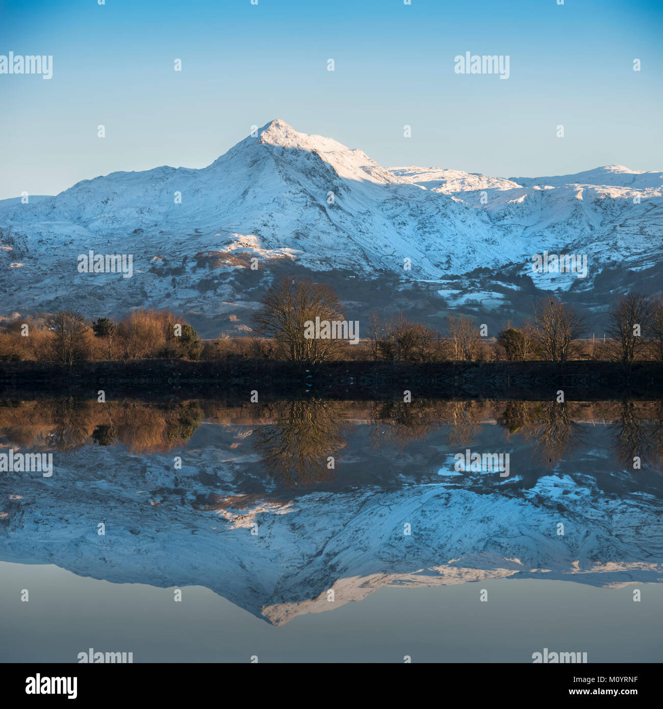 Beautiful Winter landscape image of Mount Snowdon and other peaks in ...