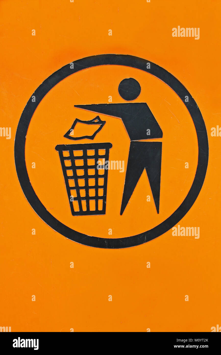 Recycle bin sign hi-res stock photography and images - Alamy