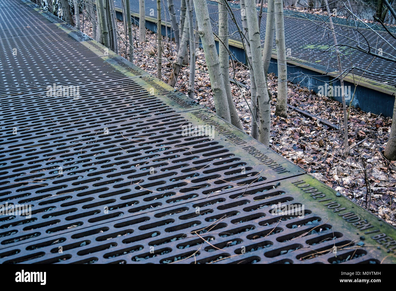 Berlin-Grunewald station.Deutsche Bahn Gleis 17 (Platform 17 ...