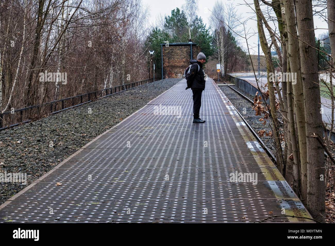 Berlin-Grunewald station. Deutsche Bahn Gleis 17 (Platform 17 ...