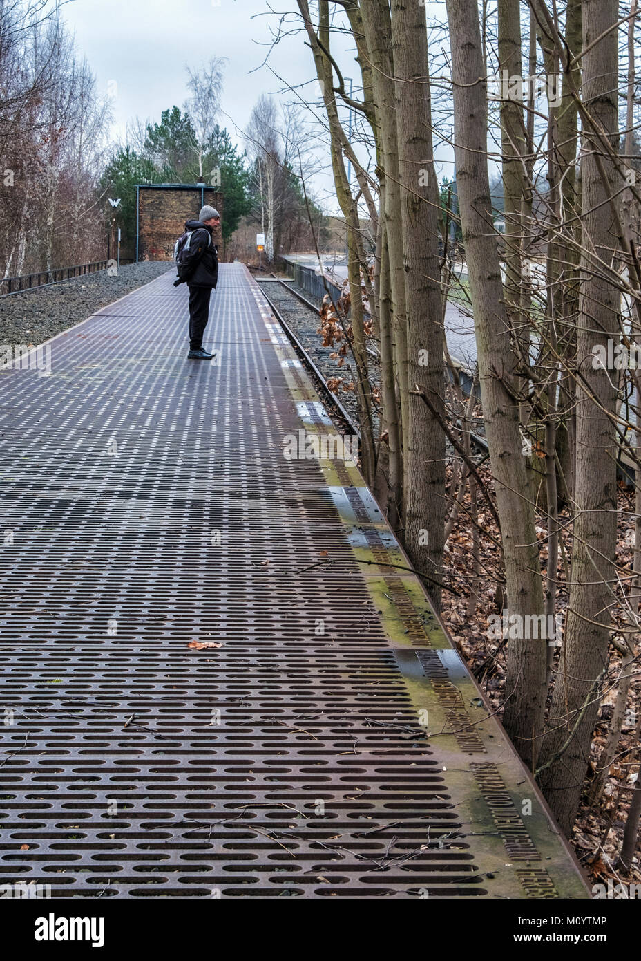 Berlin-Grunewald station. Deutsche Bahn Gleis 17 (Platform 17 ...