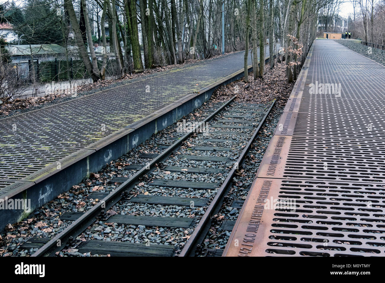 Berlin-Grunewald station.Deutsche Bahn Gleis 17 (Platform 17 ...