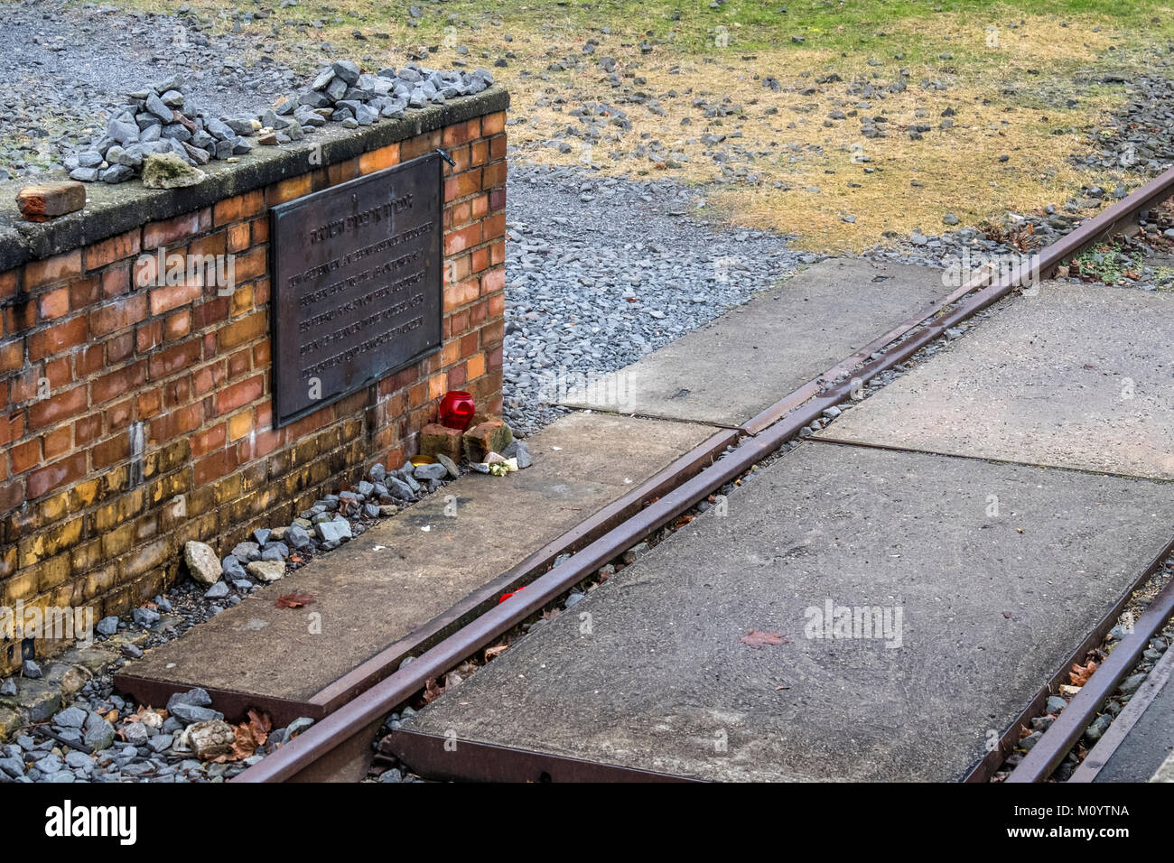 Berlin-Grunewald station.Deutsche Bahn Gleis 17 (Platform 17 ...