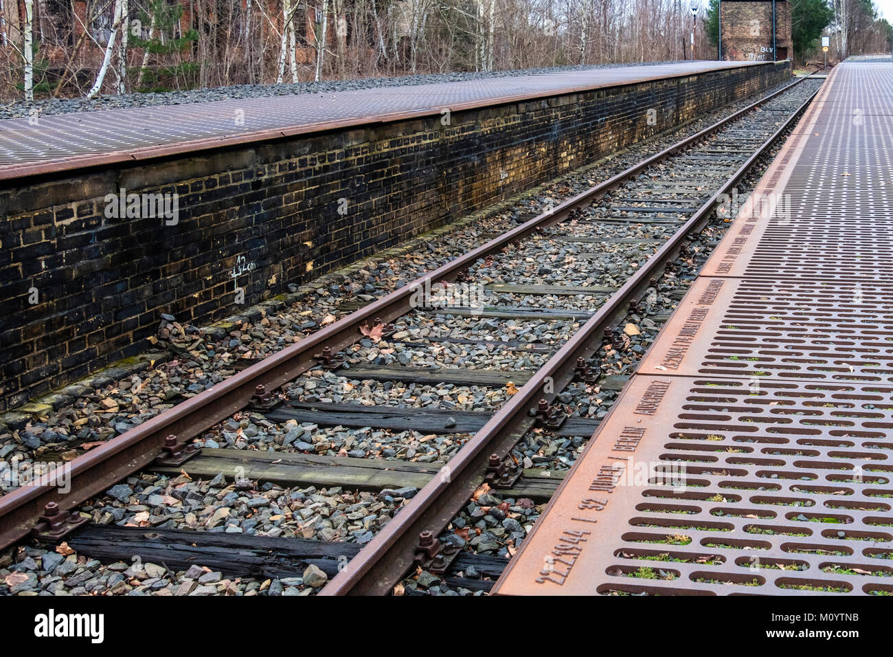 Berlin-Grunewald station.Deutsche Bahn Gleis 17 (Platform 17 ...