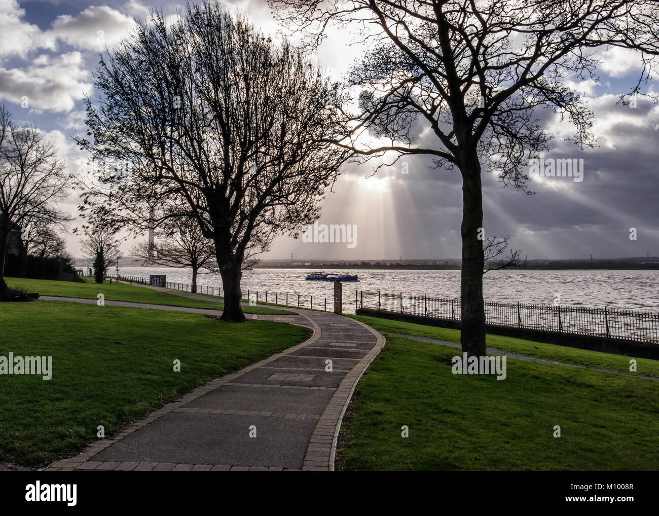 Purfleet,Essex,Great London. Thames path next to the river Estuary with ...