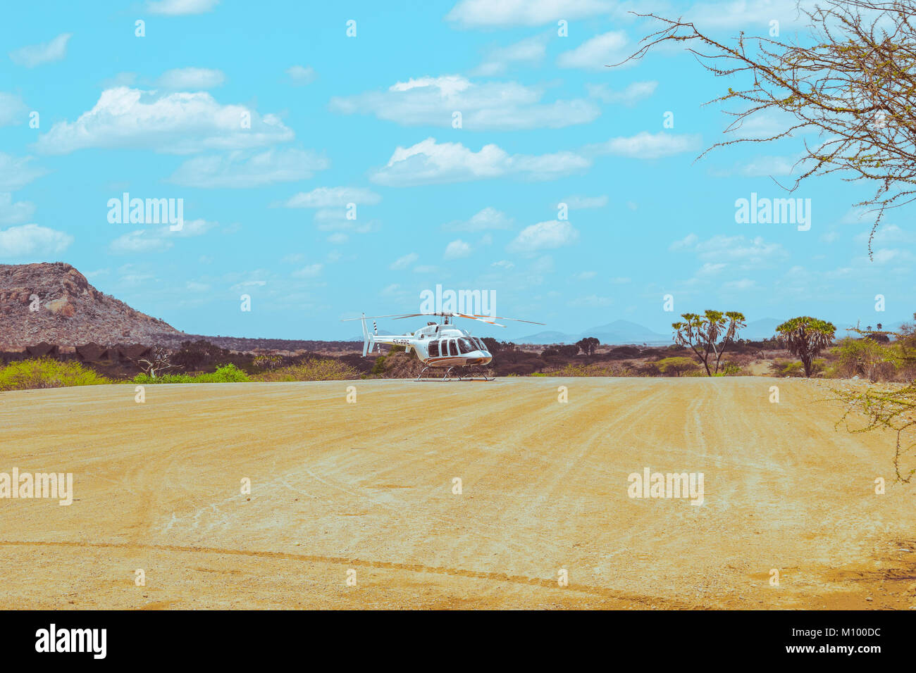 Landing in a desert hi-res stock photography and images - Alamy