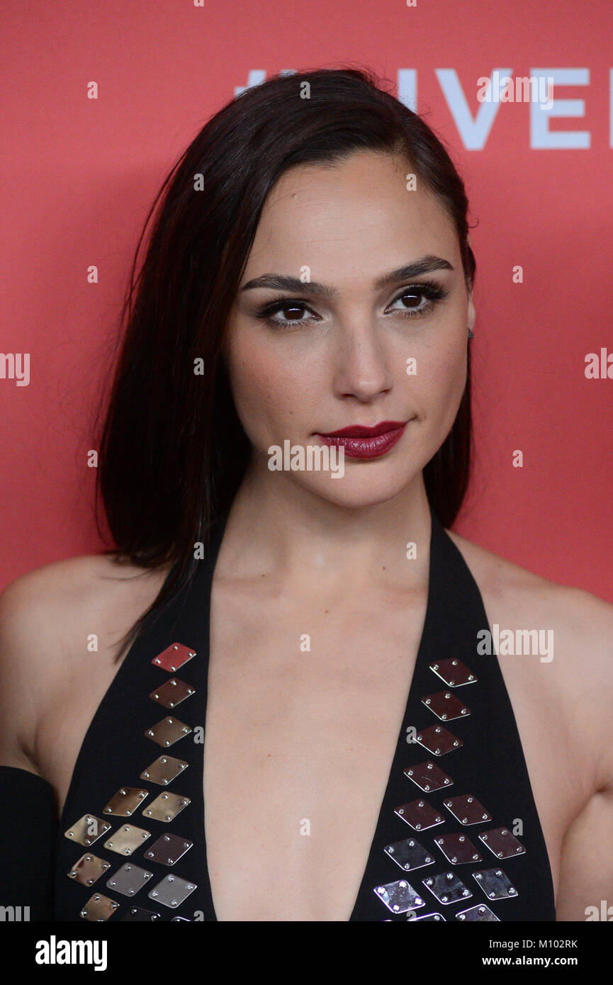 Gal gadot model hi-res stock photography and images - Alamy