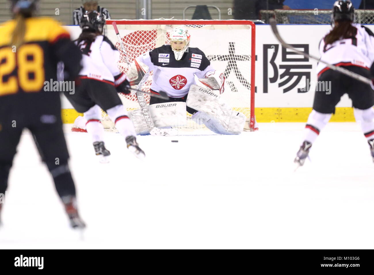 Nana fujimoto hi-res stock photography and images - Alamy