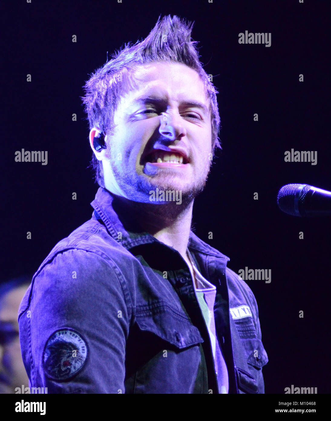 Bassist jamie mathias hi-res stock photography and images - Alamy