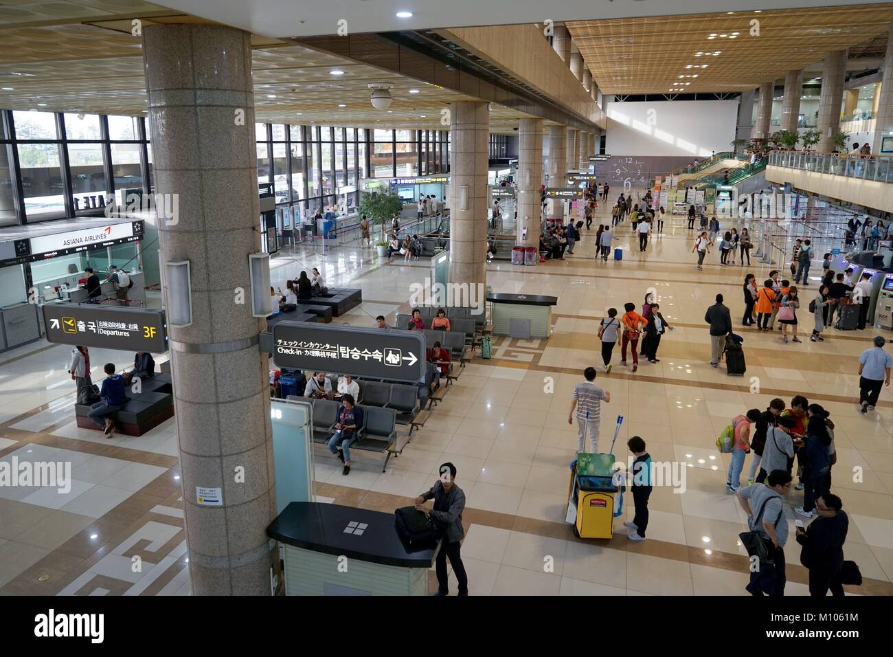 Seoul airport stores hi-res stock photography and images - Alamy
