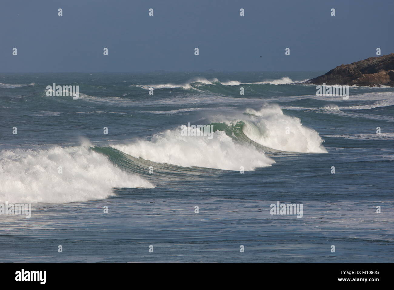 Newquay, Cornwall, UK. 25th Jan, 2018. Rough seas and 15 foot waves hit ...