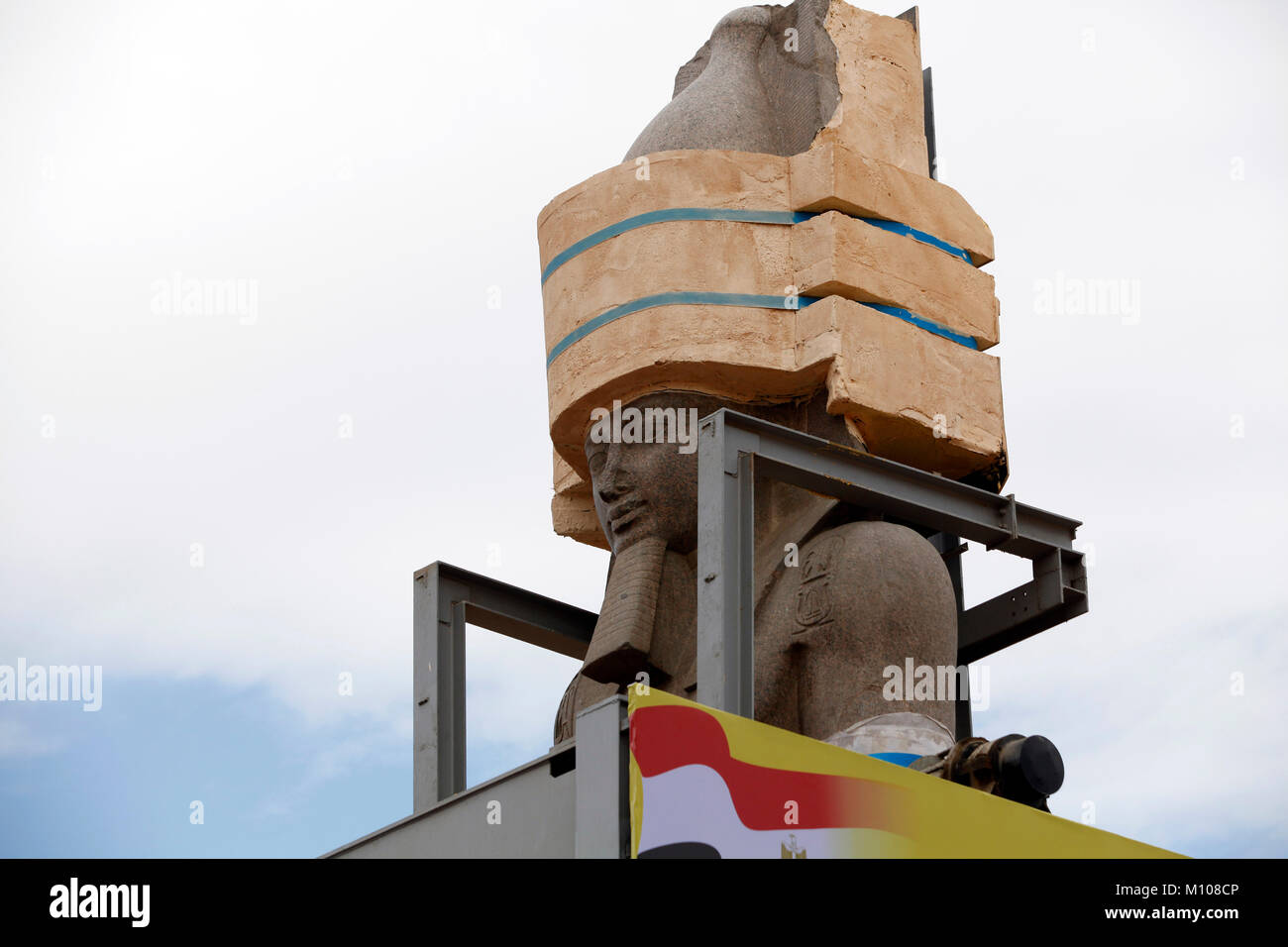 Colossus of king ramses ii hi-res stock photography and images - Alamy