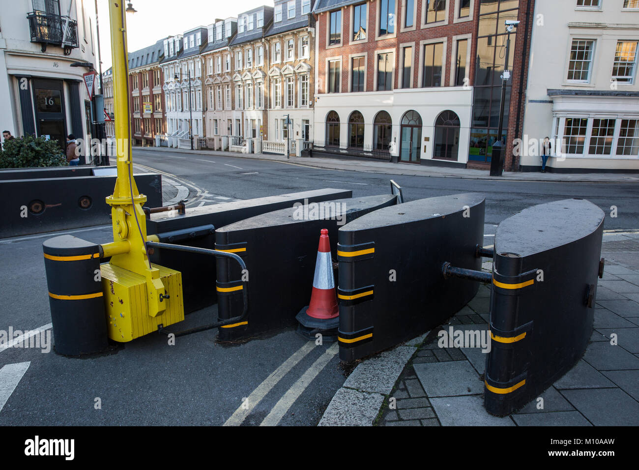 Hostile vehicle mitigation barriers hi-res stock photography and images ...