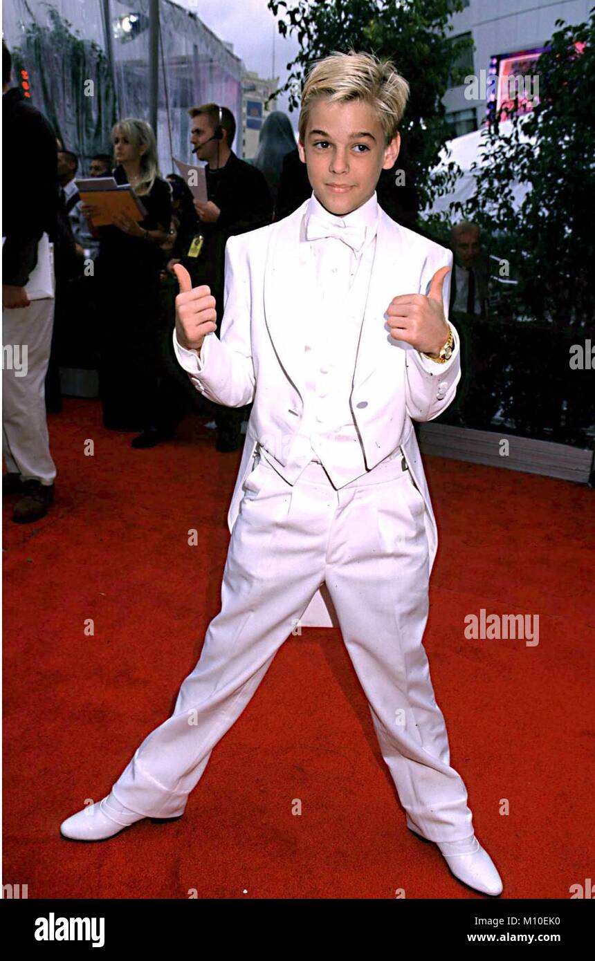 Aaron carter 2000 hi-res stock photography and images - Alamy