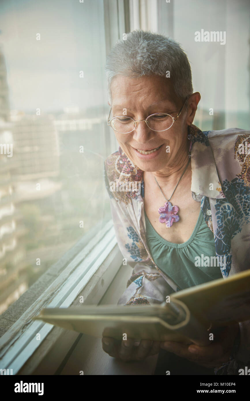 Elderly lady and photographs hi-res stock photography and images - Alamy