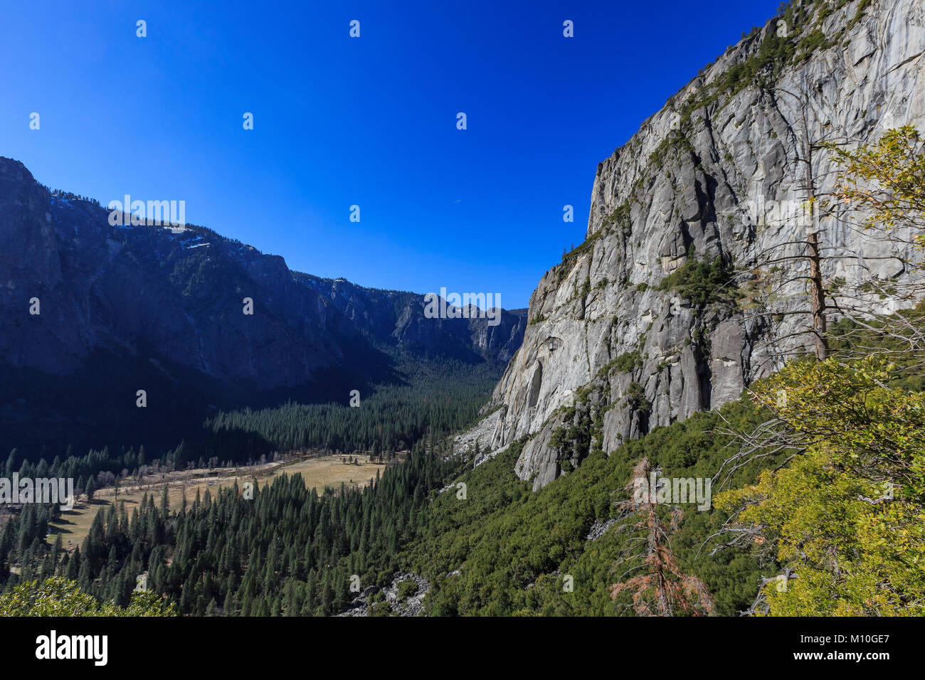Aerial view of the Yosemite Valley in Yosemite National Park ...