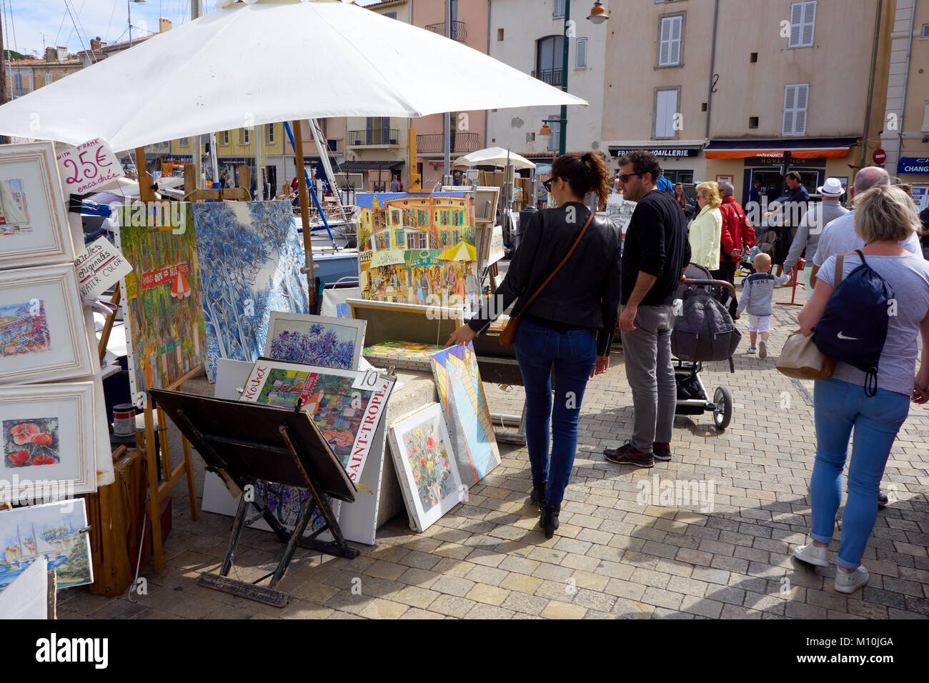 Artists market on the harbour in St Tropez, South of France Stock Photo ...
