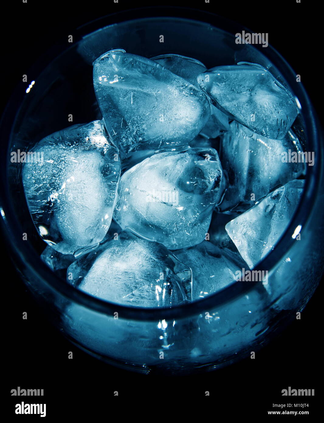 Ice cubes in empty glass hi-res stock photography and images - Alamy