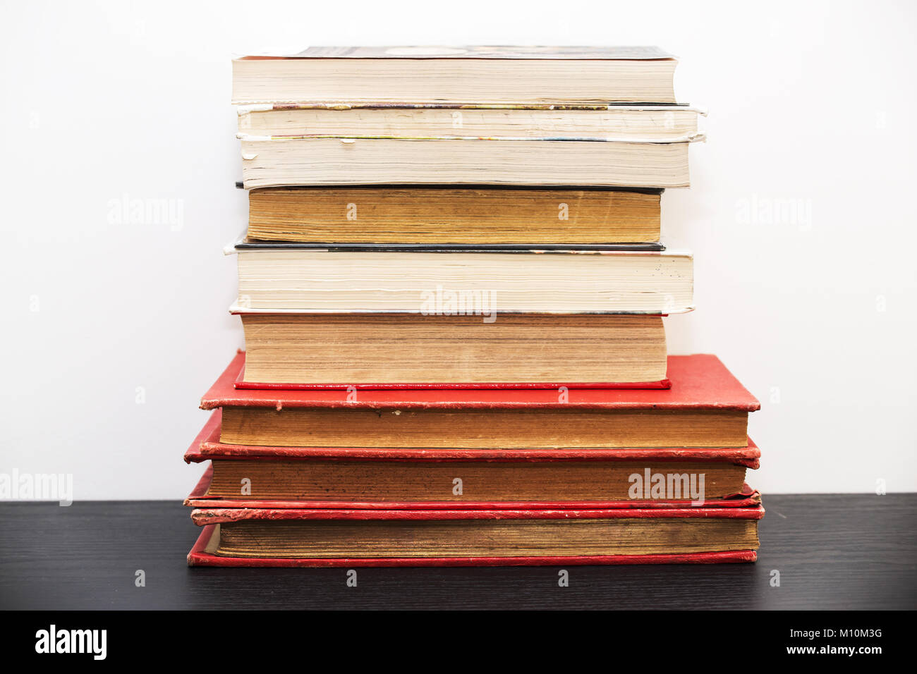 Vintage old books pile hi-res stock photography and images - Alamy