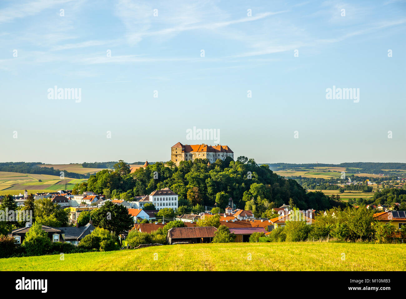 Burg Neulengbach, Wienerwald, Niederösterreich Stock Photo - Alamy