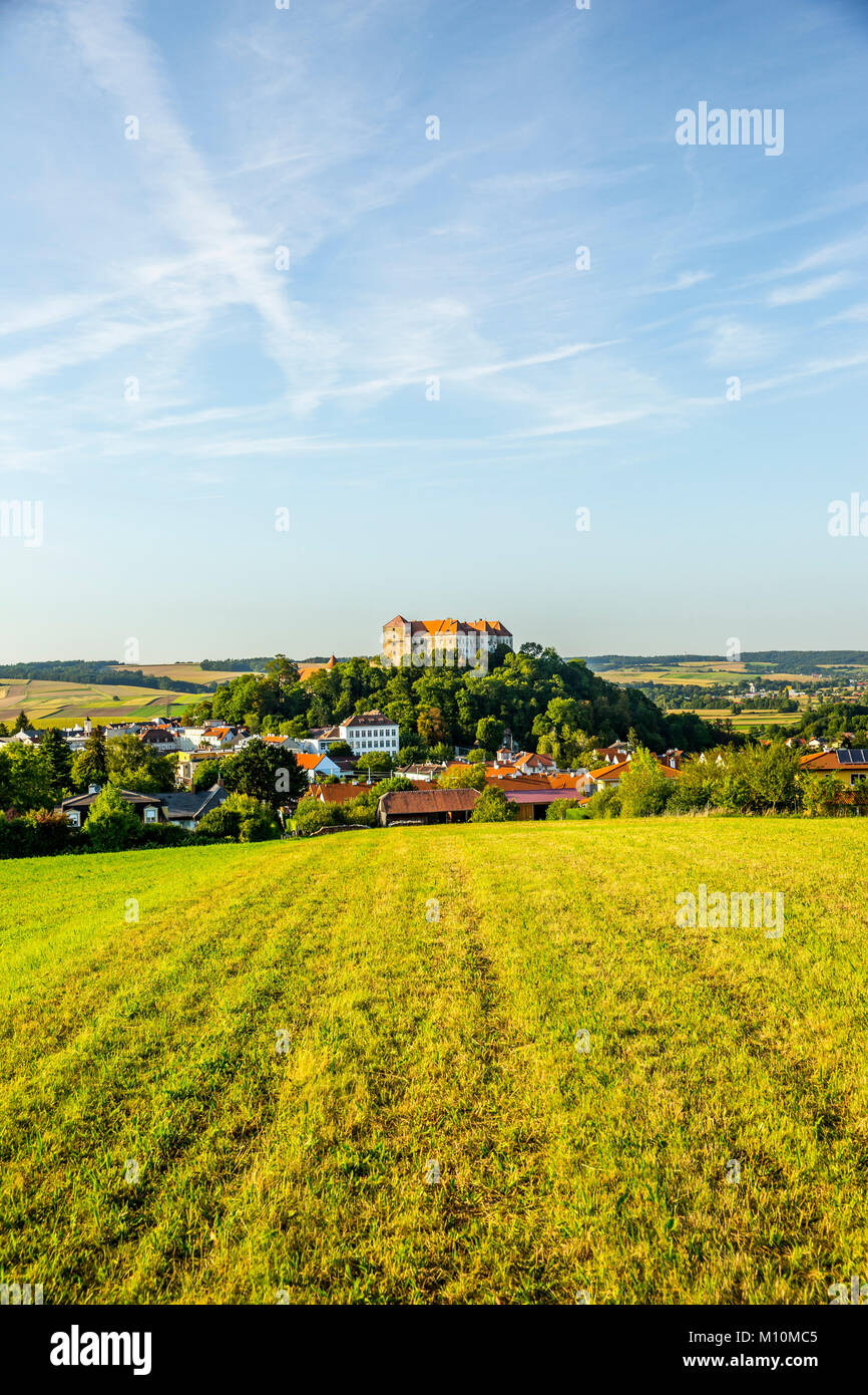 Burg Neulengbach, Wienerwald, Niederösterreich Stock Photo - Alamy