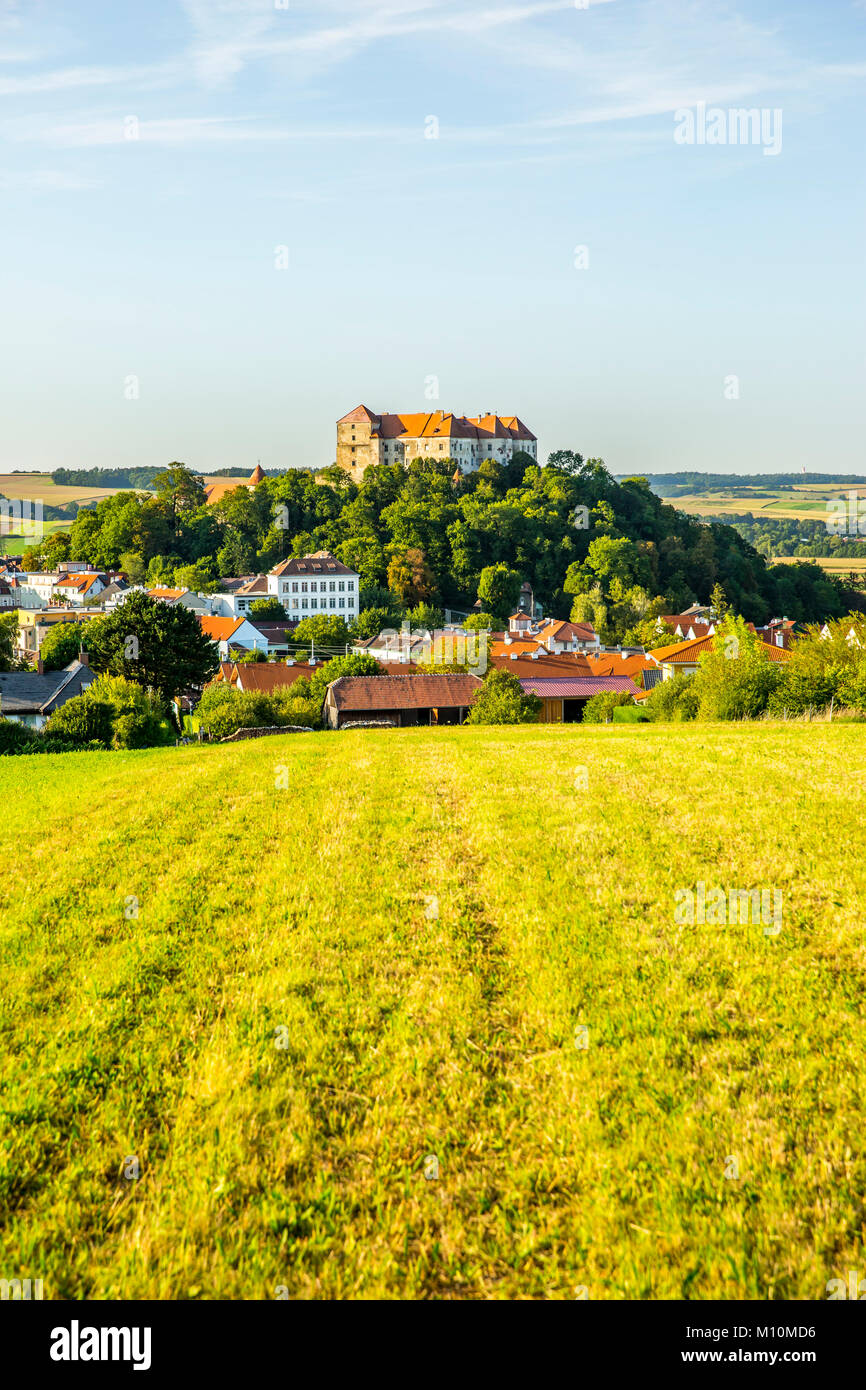 Burg Neulengbach, Wienerwald, Niederösterreich Stock Photo - Alamy