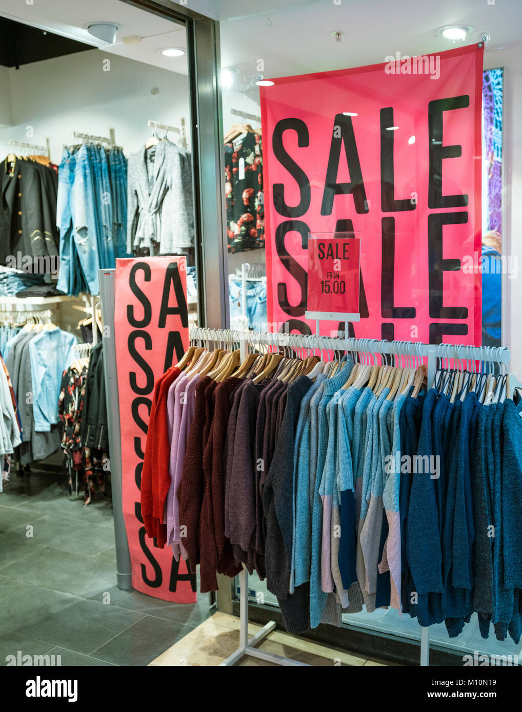 Womens fashion indicate hi-res stock photography and images - Alamy