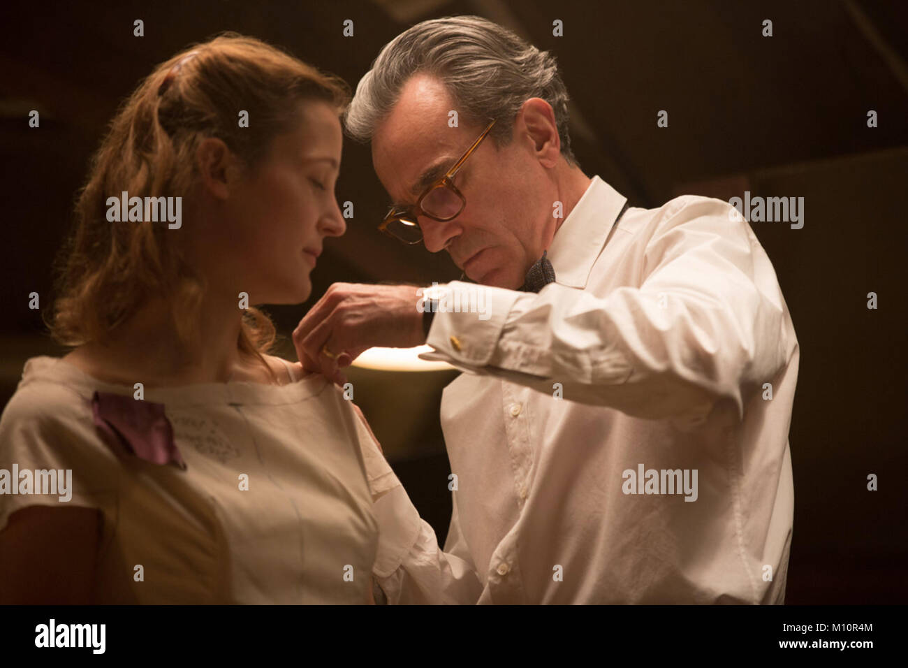 PHANTOM THREAD (2017) VICKY KRIEPS DANIEL DAY LEWIS PAULL THOMAS ...