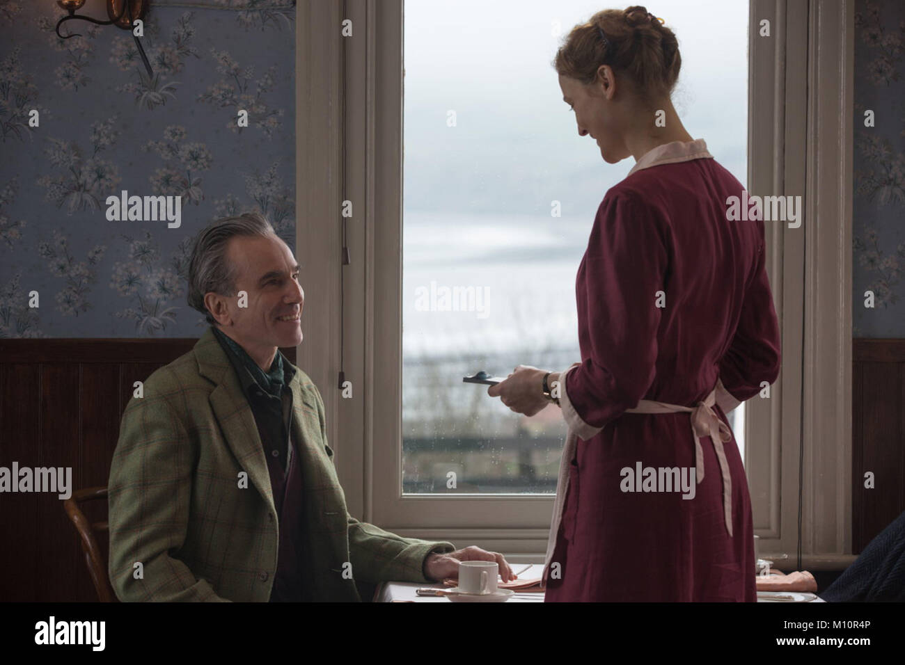 PHANTOM THREAD (2017) VICKY KRIEPS DANIEL DAY LEWIS PAULL THOMAS ...